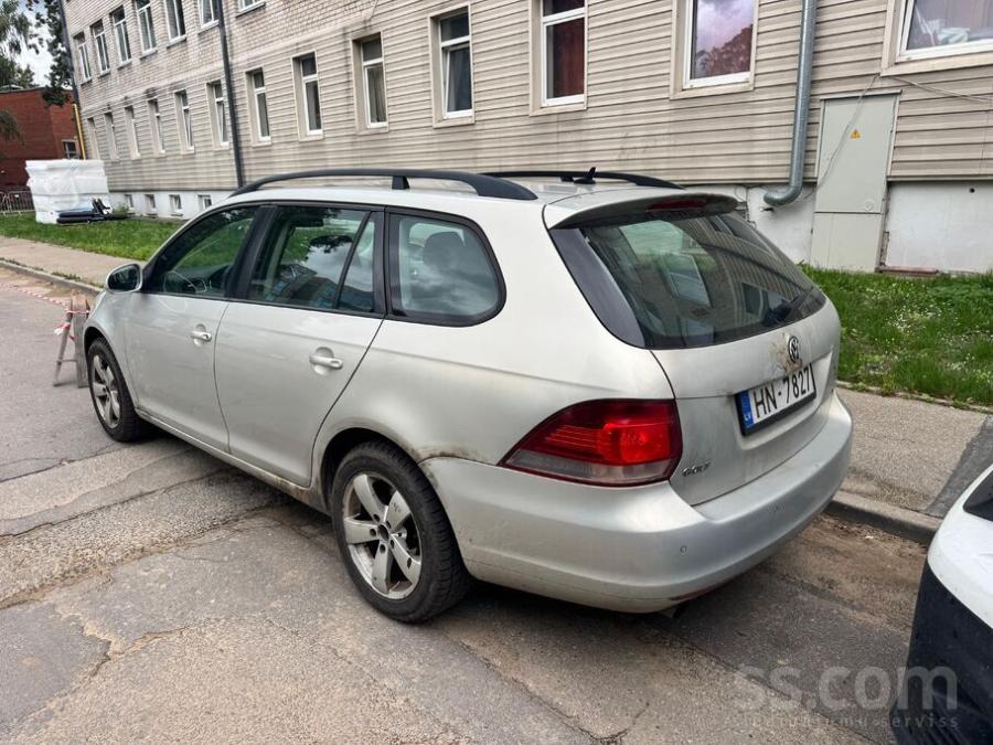 Brown Volkswagen Golf 2010 in Riga, with an engine capacity of 1.60 L and mileage of 394 thousand km for 1150 €, photo 3 on AUTOMOTO.COM.LV
