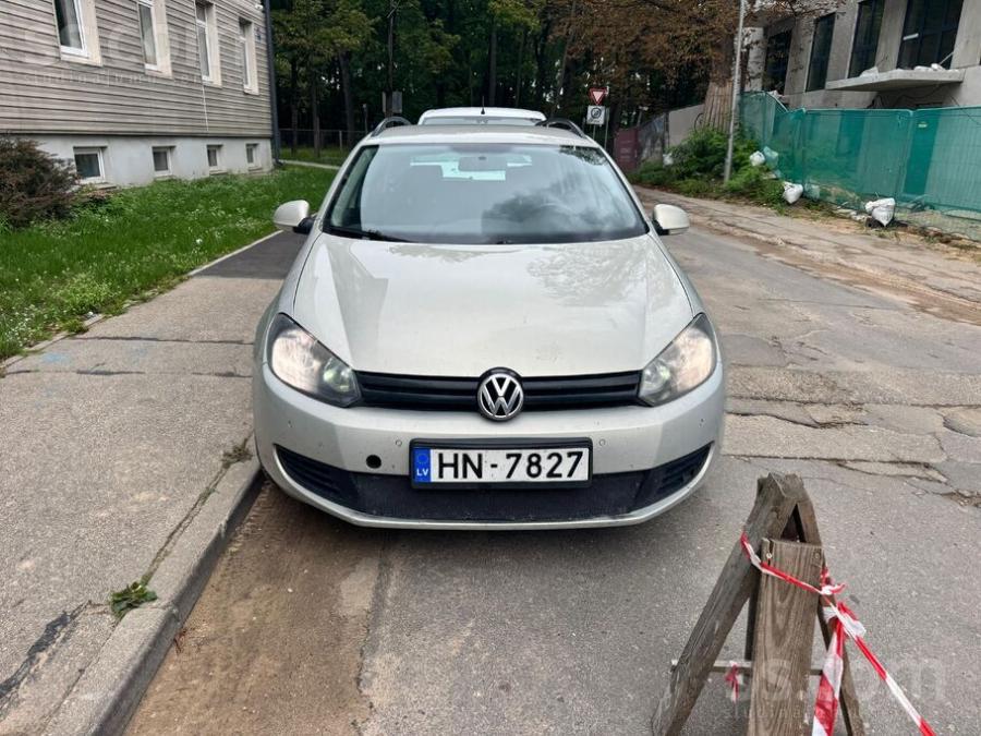 Brown Volkswagen Golf 2010 in Riga, with an engine capacity of 1.60 L and mileage of 394 thousand km for 1150 €, photo 4 on AUTOMOTO.COM.LV