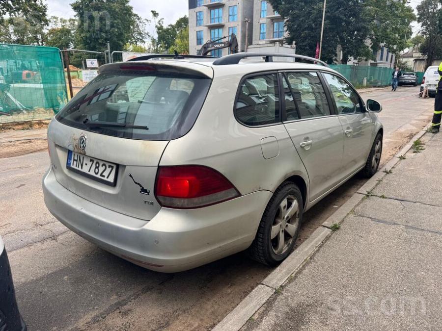 Brown Volkswagen Golf 2010 in Riga, with an engine capacity of 1.60 L and mileage of 394 thousand km for 1150 €, photo 5 on AUTOMOTO.COM.LV