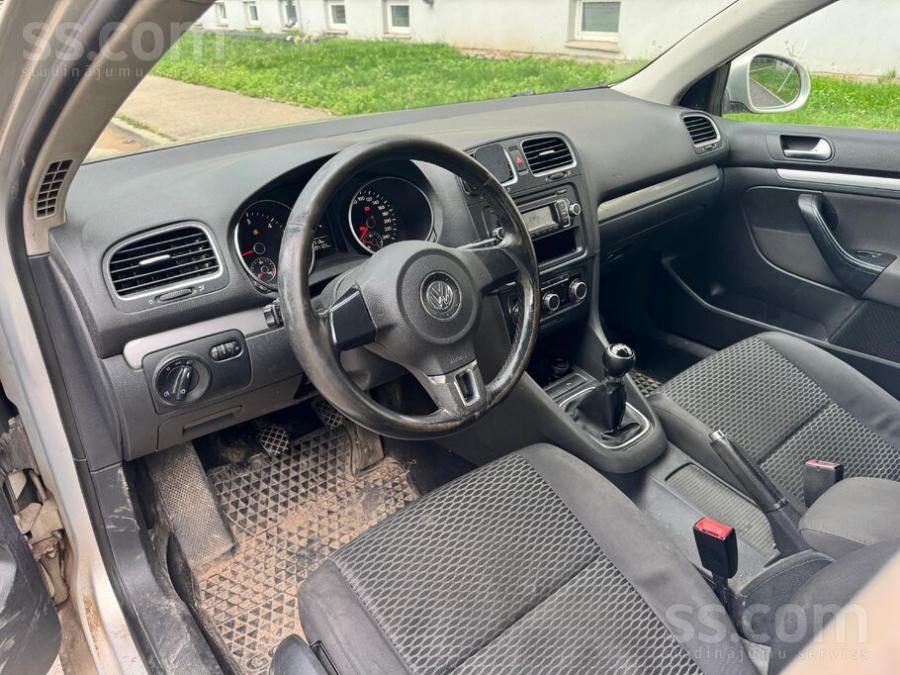 Brown Volkswagen Golf 2010 in Riga, with an engine capacity of 1.60 L and mileage of 394 thousand km for 1150 €, photo 6 on AUTOMOTO.COM.LV