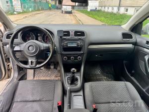 Brown Volkswagen Golf 2010 in Riga, with an engine capacity of 1.60 L and mileage of 394 thousand km for 1150 €, photo 7 on AUTOMOTO.COM.LV