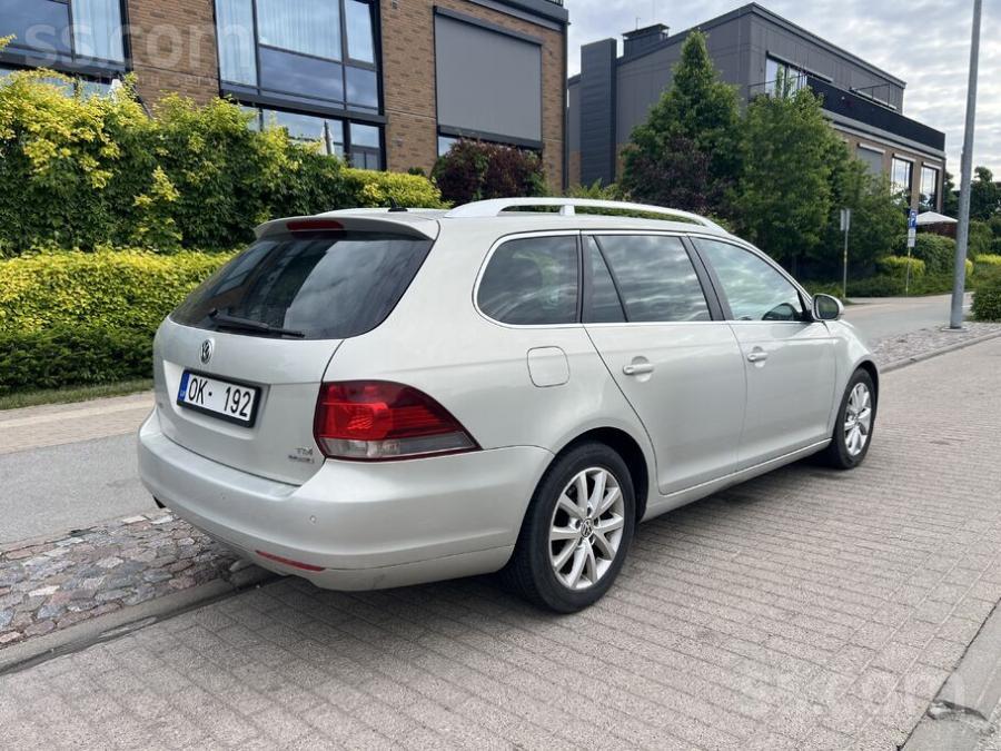 Brown Volkswagen Golf 2011 in Bauska, with an engine capacity of 1.60 L and mileage of 340 thousand km for 2940 €, photo 8 on AUTOMOTO.COM.LV