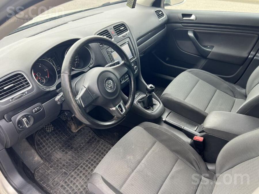 Brown Volkswagen Golf 2011 in Bauska, with an engine capacity of 1.60 L and mileage of 340 thousand km for 2940 €, photo 9 on AUTOMOTO.COM.LV