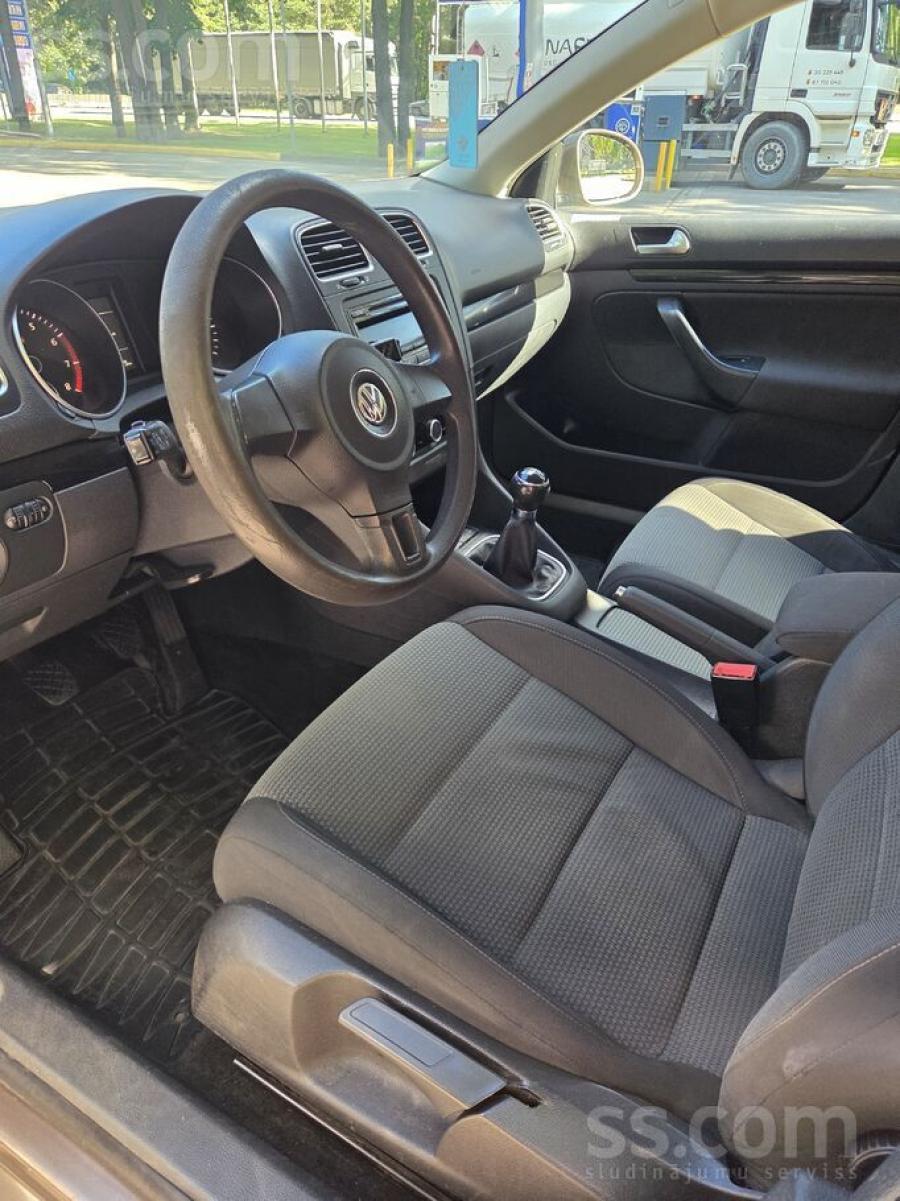 Brūns Volkswagen Golf 2011 Rīga, ar dzinēja tilpumu 1.20 L un nobraukumu 360 tūkst. km par 1250 €, foto 14 vietnē AUTOMOTO.COM.LV