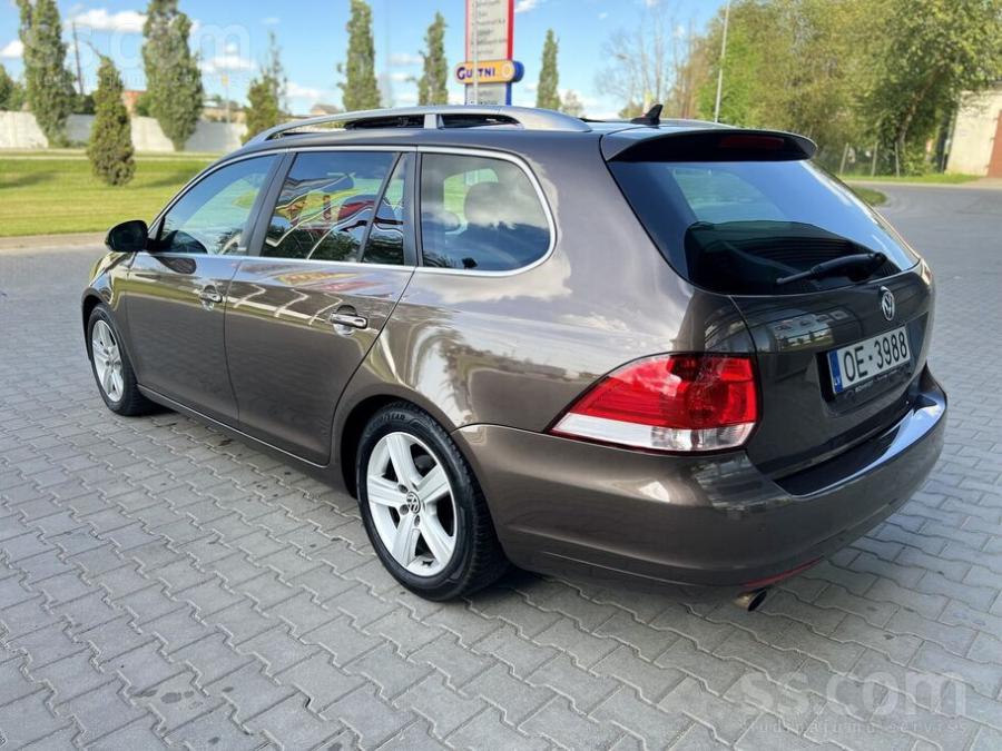 Brown Volkswagen Golf 2012 in Jekabpils, with an engine capacity of 1.60 L and mileage of 288 thousand km for 5890 €, photo 7 on AUTOMOTO.COM.LV