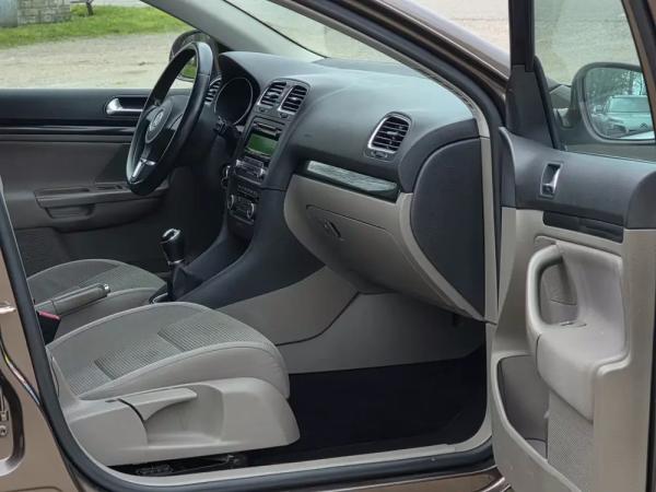 Brown Volkswagen Golf 2012 in Grobiņa, with an engine capacity of 1.40 L and mileage of 222 thousand km for 4450 €, photo 8 on AUTOMOTO.COM.LV