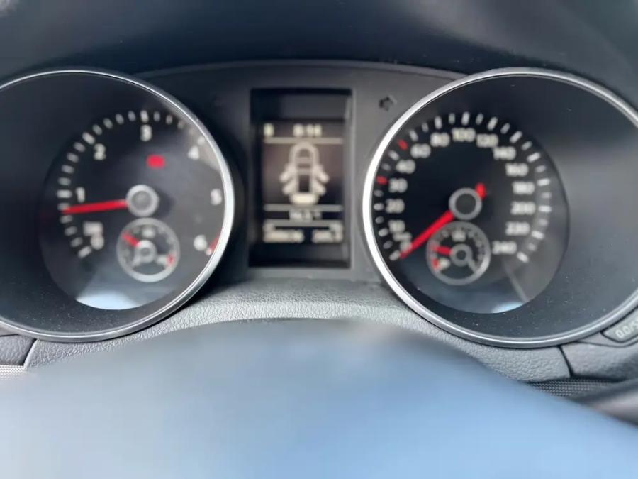 Brūns Volkswagen Golf 2012 Jēkabpils, ar dzinēja tilpumu 1.60 L un nobraukumu 288 tūkst. km par 5890 €, foto 20 vietnē AUTOMOTO.COM.LV
