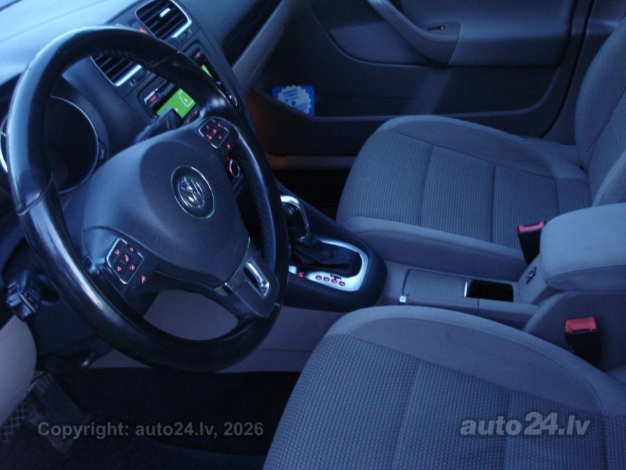 Brūns Volkswagen Golf 2012 Tallina, ar dzinēja tilpumu 1.60 L un nobraukumu 282 tūkst. km par 3955 €, foto 8 vietnē AUTOMOTO.COM.LV