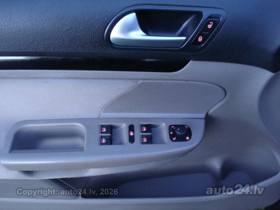 Brūns Volkswagen Golf 2012 Tallina, ar dzinēja tilpumu 1.60 L un nobraukumu 282 tūkst. km par 3955 €, foto 10 vietnē AUTOMOTO.COM.LV