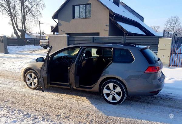 Brown Volkswagen Golf 2014 in Kedainiai, with an engine capacity of 1.97 L and mileage of 300 thousand km for 5950 €, photo 1 on AUTOMOTO.COM.LV