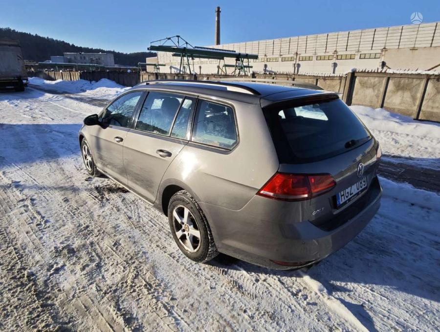 Brown Volkswagen Golf 2014 in Vilnius, with an engine capacity of 1.40 L and mileage of 295 thousand km for 3990 €, photo 6 on AUTOMOTO.COM.LV