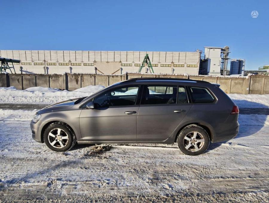 Brown Volkswagen Golf 2014 in Vilnius, with an engine capacity of 1.40 L and mileage of 295 thousand km for 3990 €, photo 7 on AUTOMOTO.COM.LV