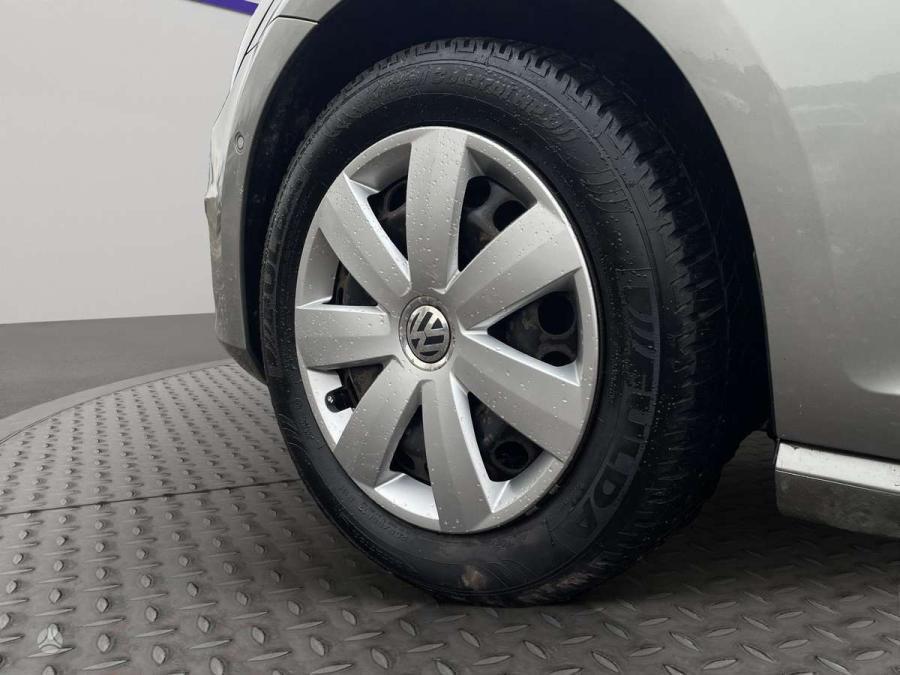 Brown Volkswagen Golf 2014 in Vilnius, with an engine capacity of 1.60 L and mileage of 307 thousand km for 6699 €, photo 21 on AUTOMOTO.COM.LV