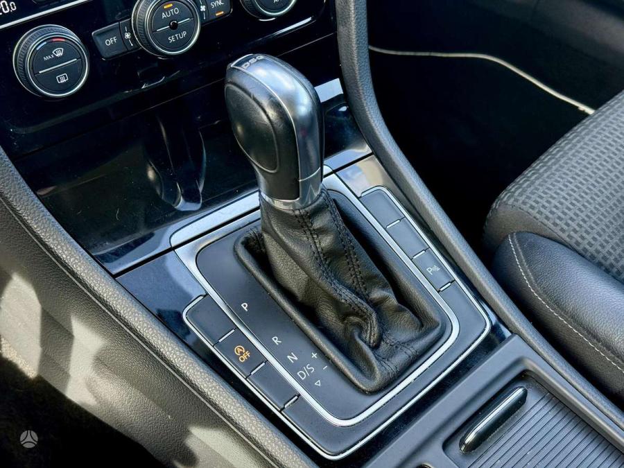 Brūns Volkswagen Golf 2014 Šauļi, ar dzinēja tilpumu 1.97 L un nobraukumu 293 tūkst. km par 7500 €, foto 14 vietnē AUTOMOTO.COM.LV