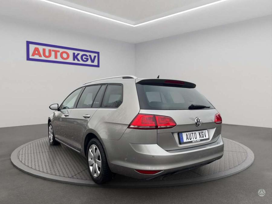 Brown Volkswagen Golf 2014 in Vilnius, with an engine capacity of 1.60 L and mileage of 307 thousand km for 6699 €, photo 4 on AUTOMOTO.COM.LV