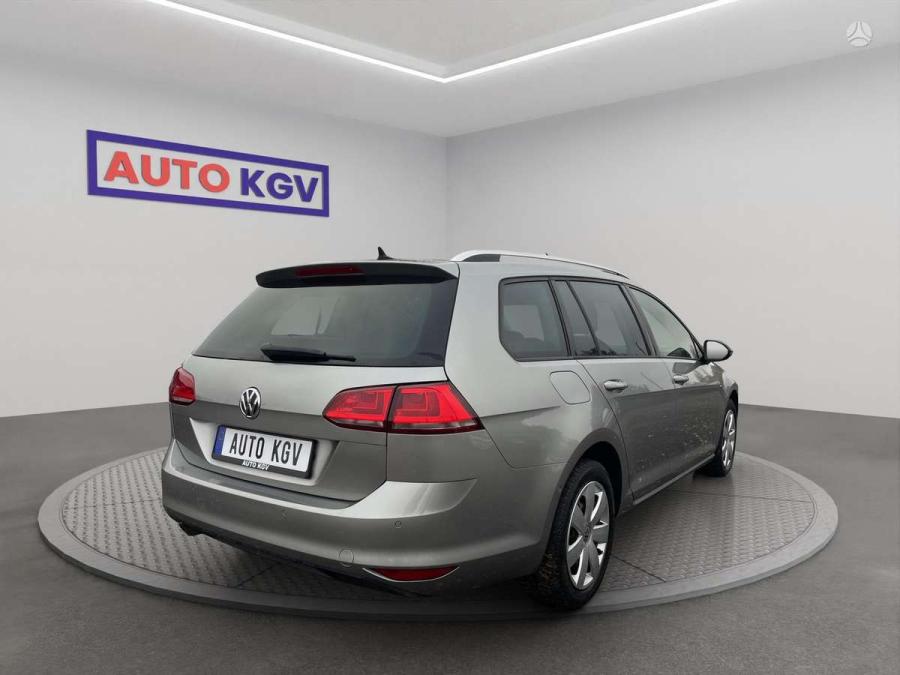 Brown Volkswagen Golf 2014 in Vilnius, with an engine capacity of 1.60 L and mileage of 307 thousand km for 6699 €, photo 5 on AUTOMOTO.COM.LV