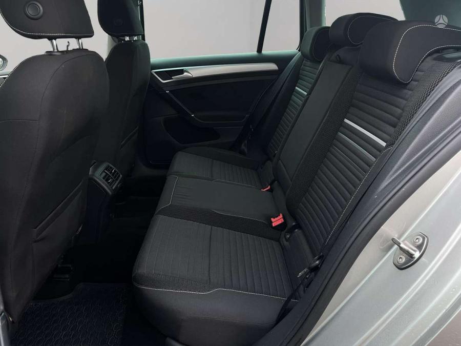 Brown Volkswagen Golf 2014 in Vilnius, with an engine capacity of 1.60 L and mileage of 307 thousand km for 6699 €, photo 10 on AUTOMOTO.COM.LV