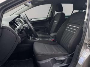 Brown Volkswagen Golf 2014 in Vilnius, with an engine capacity of 1.60 L and mileage of 307 thousand km for 6699 €, photo 11 on AUTOMOTO.COM.LV