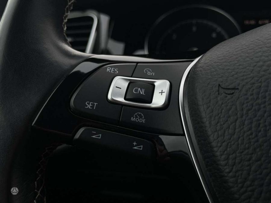 Brown Volkswagen Golf 2014 in Vilnius, with an engine capacity of 1.60 L and mileage of 307 thousand km for 6699 €, photo 17 on AUTOMOTO.COM.LV
