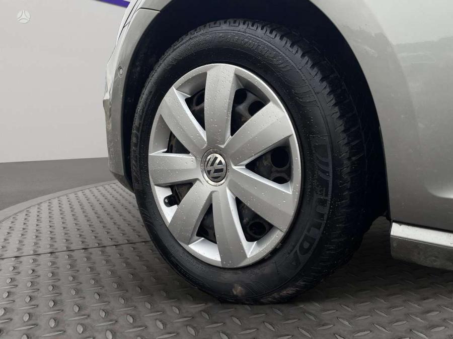 Brown Volkswagen Golf 2014 in Vilnius, with an engine capacity of 1.60 L and mileage of 307 thousand km for 6699 €, photo 21 on AUTOMOTO.COM.LV