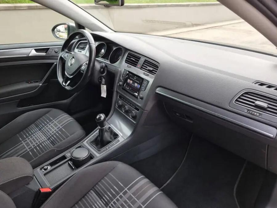 Brūns Volkswagen Golf 2015 Jēkabpils, ar dzinēja tilpumu 1.60 L un nobraukumu 259 tūkst. km par 7650 €, foto 24 vietnē AUTOMOTO.COM.LV