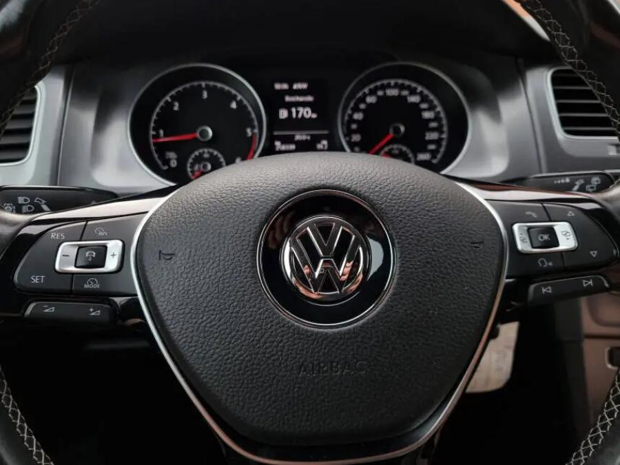 Brūns Volkswagen Golf 2015 Jēkabpils, ar dzinēja tilpumu 1.60 L un nobraukumu 259 tūkst. km par 7650 €, foto 26 vietnē AUTOMOTO.COM.LV