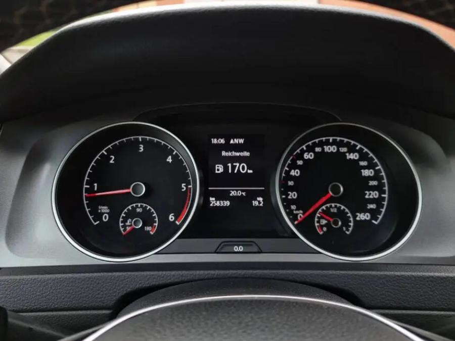 Brūns Volkswagen Golf 2015 Jēkabpils, ar dzinēja tilpumu 1.60 L un nobraukumu 259 tūkst. km par 7650 €, foto 27 vietnē AUTOMOTO.COM.LV