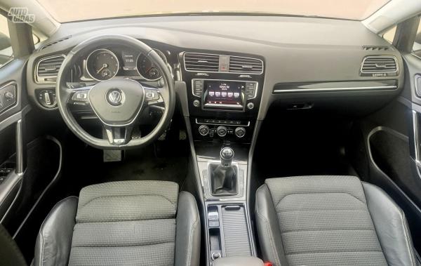 Brown Volkswagen Golf 2015 in Kaunas, with an engine capacity of 2.00 L and mileage of 165 thousand km for 9500 €, photo 6 on AUTOMOTO.COM.LV