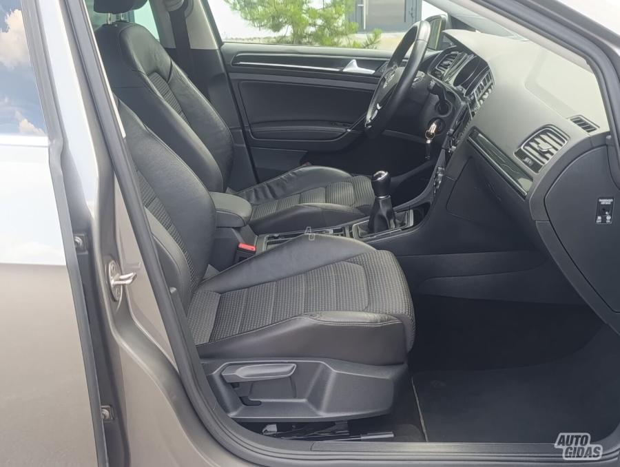 Brown Volkswagen Golf 2015 in Kaunas, with an engine capacity of 2.00 L and mileage of 165 thousand km for 9500 €, photo 13 on AUTOMOTO.COM.LV