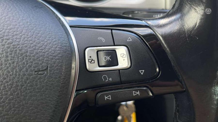 Brūns Volkswagen Golf 2015 Marijampole, ar dzinēja tilpumu 1.40 L un nobraukumu 318 tūkst. km par 6200 €, foto 19 vietnē AUTOMOTO.COM.LV