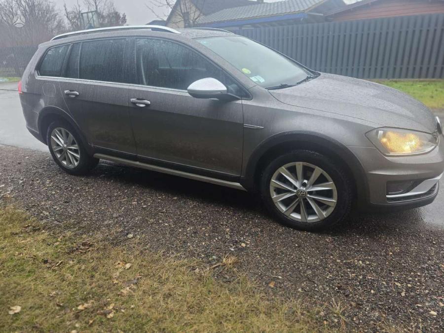Brown Volkswagen Golf 2016 in Kaunas, with an engine capacity of 1.60 L and mileage of 230 thousand km for 7200 €, photo 11 on AUTOMOTO.COM.LV