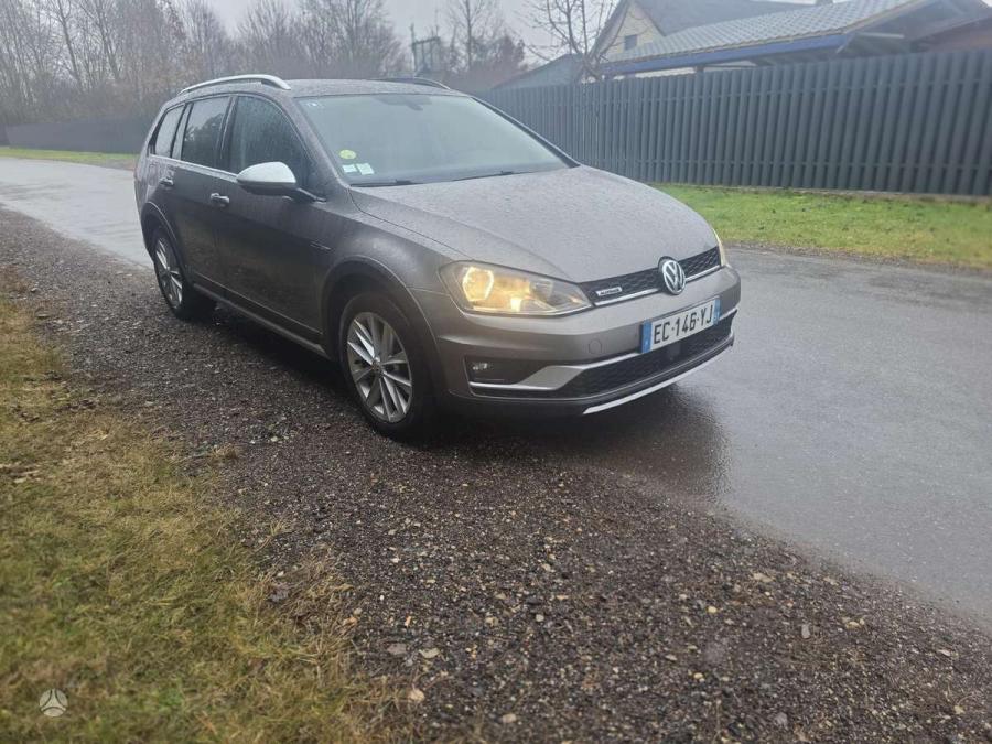 Brown Volkswagen Golf 2016 in Kaunas, with an engine capacity of 1.60 L and mileage of 230 thousand km for 7200 €, photo 13 on AUTOMOTO.COM.LV