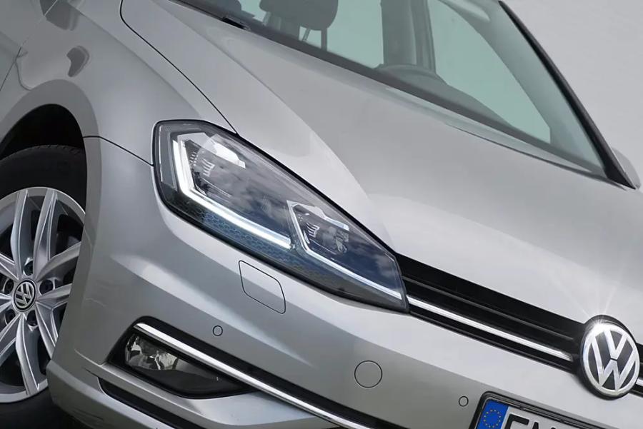 Brown Volkswagen Golf 2017 in Riga, with an engine capacity of 1.60 L and mileage of 208 thousand km for 8900 €, photo 1 on AUTOMOTO.COM.LV