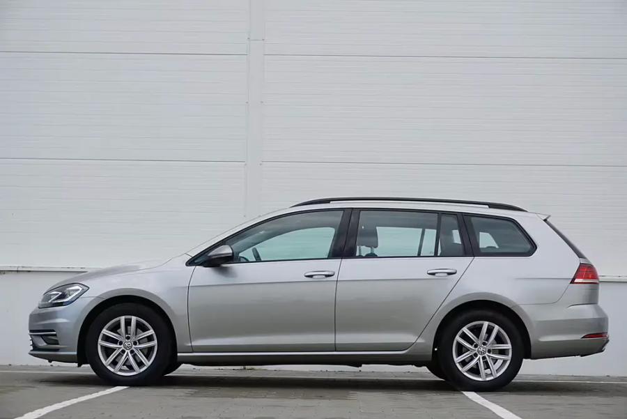 Brown Volkswagen Golf 2017 in Riga, with an engine capacity of 1.60 L and mileage of 208 thousand km for 8900 €, photo 6 on AUTOMOTO.COM.LV