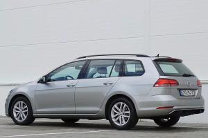 Brown Volkswagen Golf 2017 in Riga, with an engine capacity of 1.60 L and mileage of 208 thousand km for 8900 €, photo 7 on AUTOMOTO.COM.LV