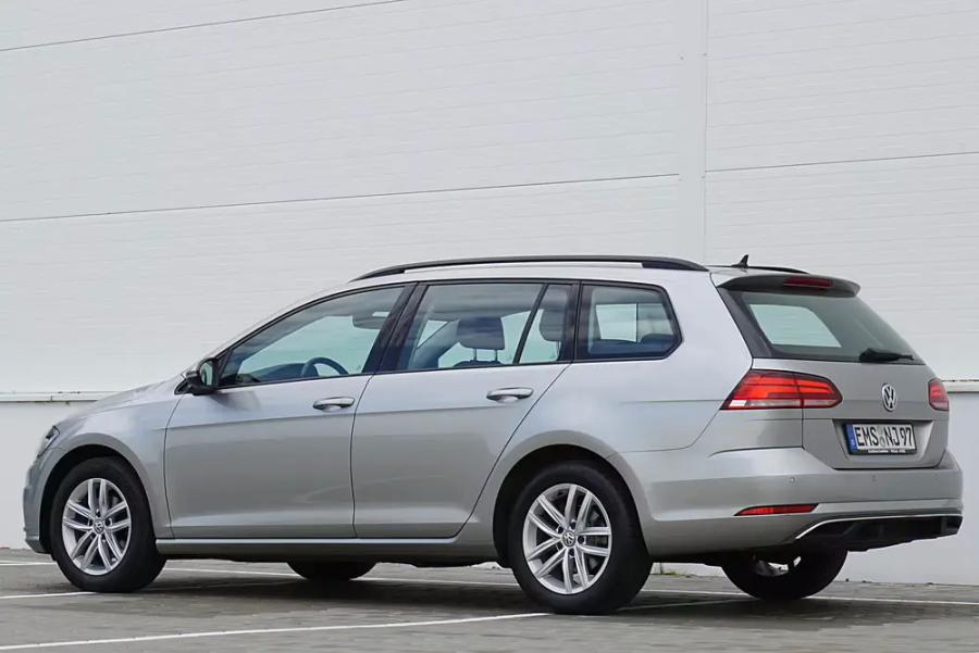 Brown Volkswagen Golf 2017 in Riga, with an engine capacity of 1.60 L and mileage of 208 thousand km for 8900 €, photo 7 on AUTOMOTO.COM.LV