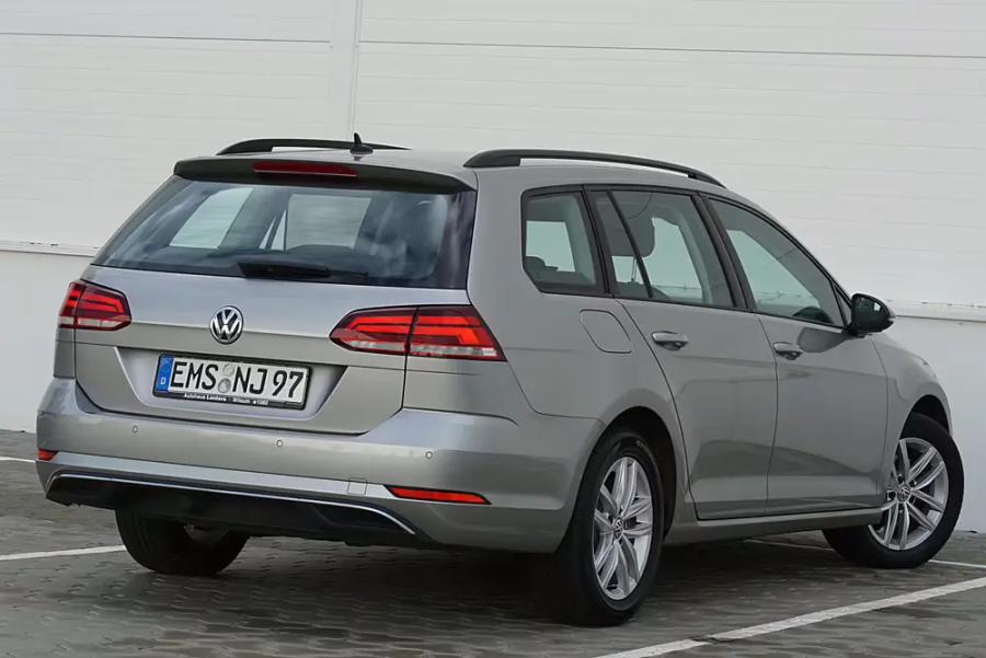 Brown Volkswagen Golf 2017 in Riga, with an engine capacity of 1.60 L and mileage of 208 thousand km for 8900 €, photo 9 on AUTOMOTO.COM.LV