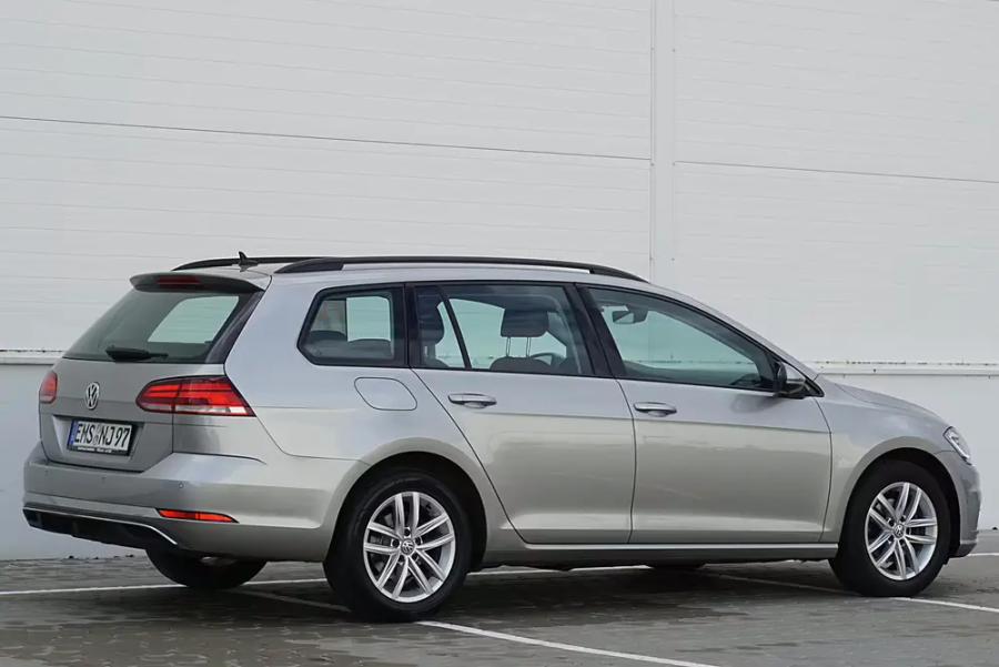 Brown Volkswagen Golf 2017 in Riga, with an engine capacity of 1.60 L and mileage of 208 thousand km for 8900 €, photo 10 on AUTOMOTO.COM.LV