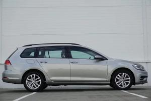 Brown Volkswagen Golf 2017 in Riga, with an engine capacity of 1.60 L and mileage of 208 thousand km for 8900 €, photo 11 on AUTOMOTO.COM.LV