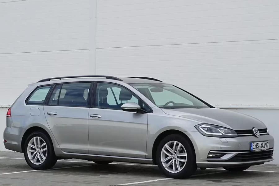 Brown Volkswagen Golf 2017 in Riga, with an engine capacity of 1.60 L and mileage of 208 thousand km for 8900 €, photo 12 on AUTOMOTO.COM.LV