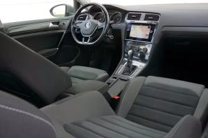Brown Volkswagen Golf 2017 in Riga, with an engine capacity of 1.60 L and mileage of 208 thousand km for 8900 €, photo 14 on AUTOMOTO.COM.LV