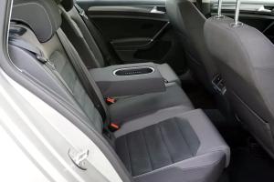 Brown Volkswagen Golf 2017 in Riga, with an engine capacity of 1.60 L and mileage of 208 thousand km for 8900 €, photo 15 on AUTOMOTO.COM.LV