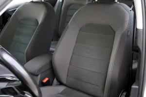 Brown Volkswagen Golf 2017 in Riga, with an engine capacity of 1.60 L and mileage of 208 thousand km for 8900 €, photo 17 on AUTOMOTO.COM.LV