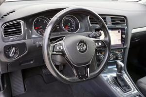 Brown Volkswagen Golf 2017 in Riga, with an engine capacity of 1.60 L and mileage of 208 thousand km for 8900 €, photo 18 on AUTOMOTO.COM.LV