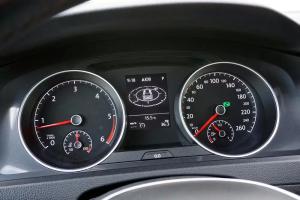Brown Volkswagen Golf 2017 in Riga, with an engine capacity of 1.60 L and mileage of 208 thousand km for 8900 €, photo 19 on AUTOMOTO.COM.LV