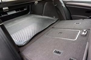 Brown Volkswagen Golf 2017 in Riga, with an engine capacity of 1.60 L and mileage of 208 thousand km for 8900 €, photo 25 on AUTOMOTO.COM.LV