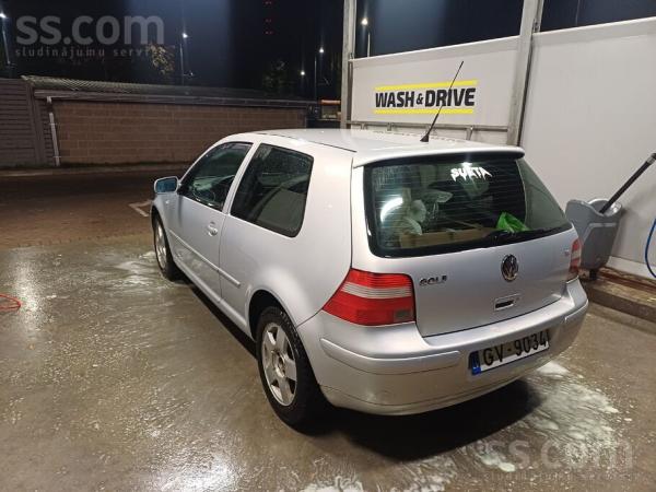 Volkswagen Golf 1998 Daugavpils, ar dzinēja tilpumu 1.60 L un nobraukumu 203 tūkst. km par 1200 €, foto 4 vietnē AUTOMOTO.COM.LV