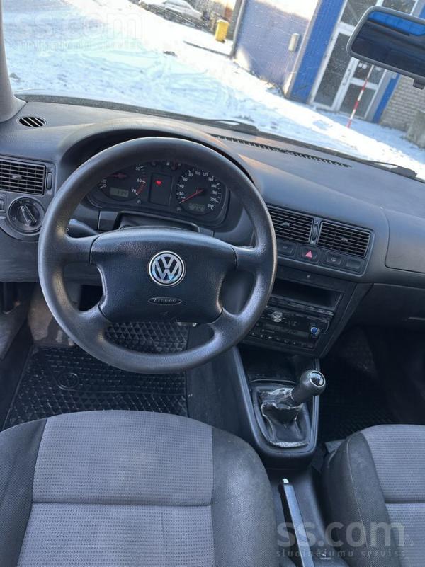 Volkswagen Golf 2001 in Riga, with an engine capacity of 1.40 L and mileage of 274 thousand km for 1290 €, photo 10 on AUTOMOTO.COM.LV