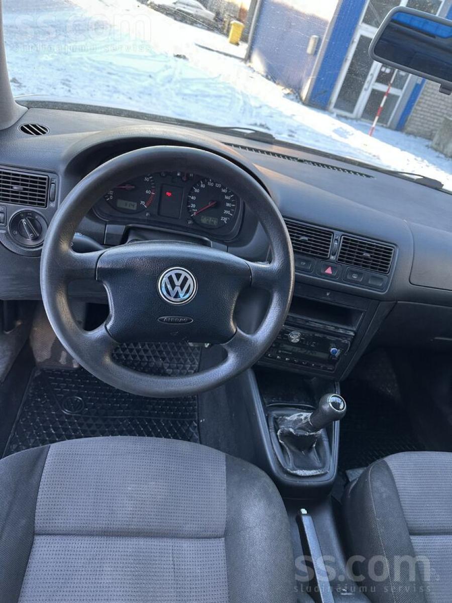 Volkswagen Golf 2001 in Riga, with an engine capacity of 1.40 L and mileage of 274 thousand km for 1290 €, photo 10 on AUTOMOTO.COM.LV