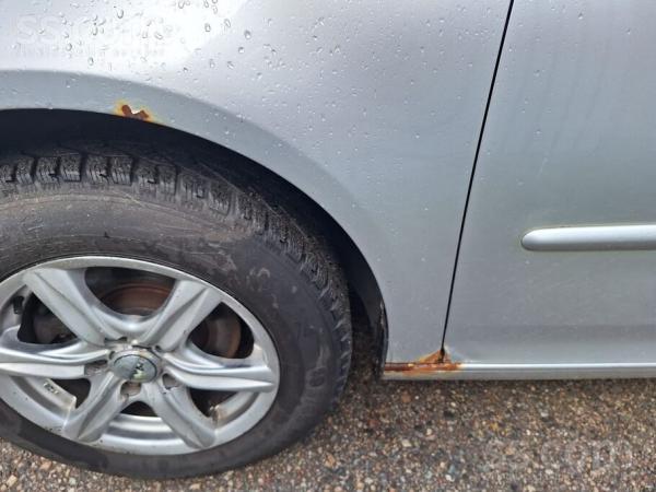 Volkswagen Golf 2006 Rīga, ar dzinēja tilpumu 1.40 L un nobraukumu 340 tūkst. km par 1350 €, foto 5 vietnē AUTOMOTO.COM.LV